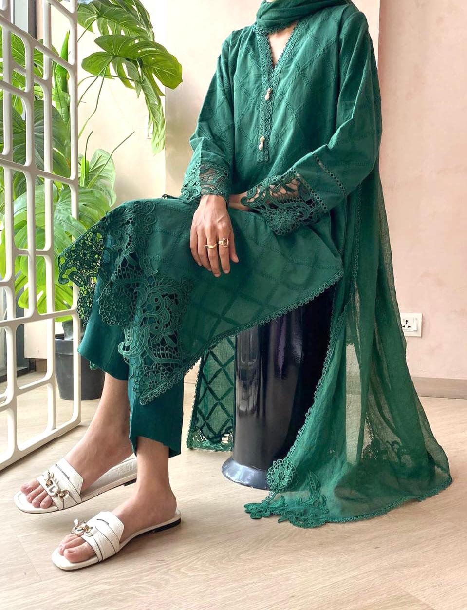 Eleanor Green | 2 PC – Sabeen Abbas